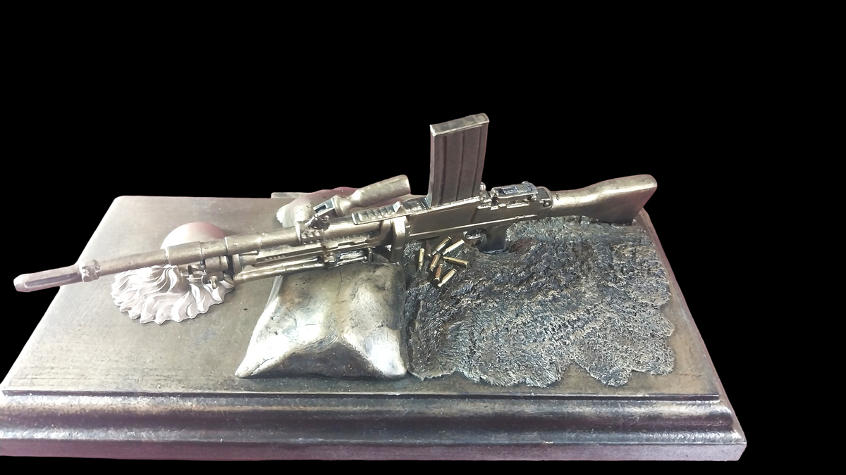 P4 Cold Cast Bronze L4A1 LMG Plaque All Regiments. Choose Regiment fro ...